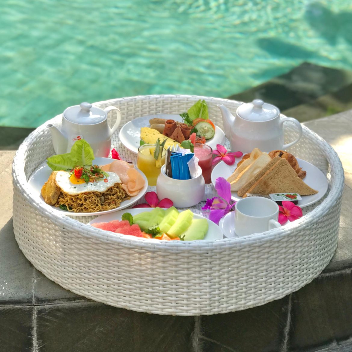Nikmati Pagi dengan Promo Floating Breakfast di QUEST HOTEL KUTA - Paradiso
